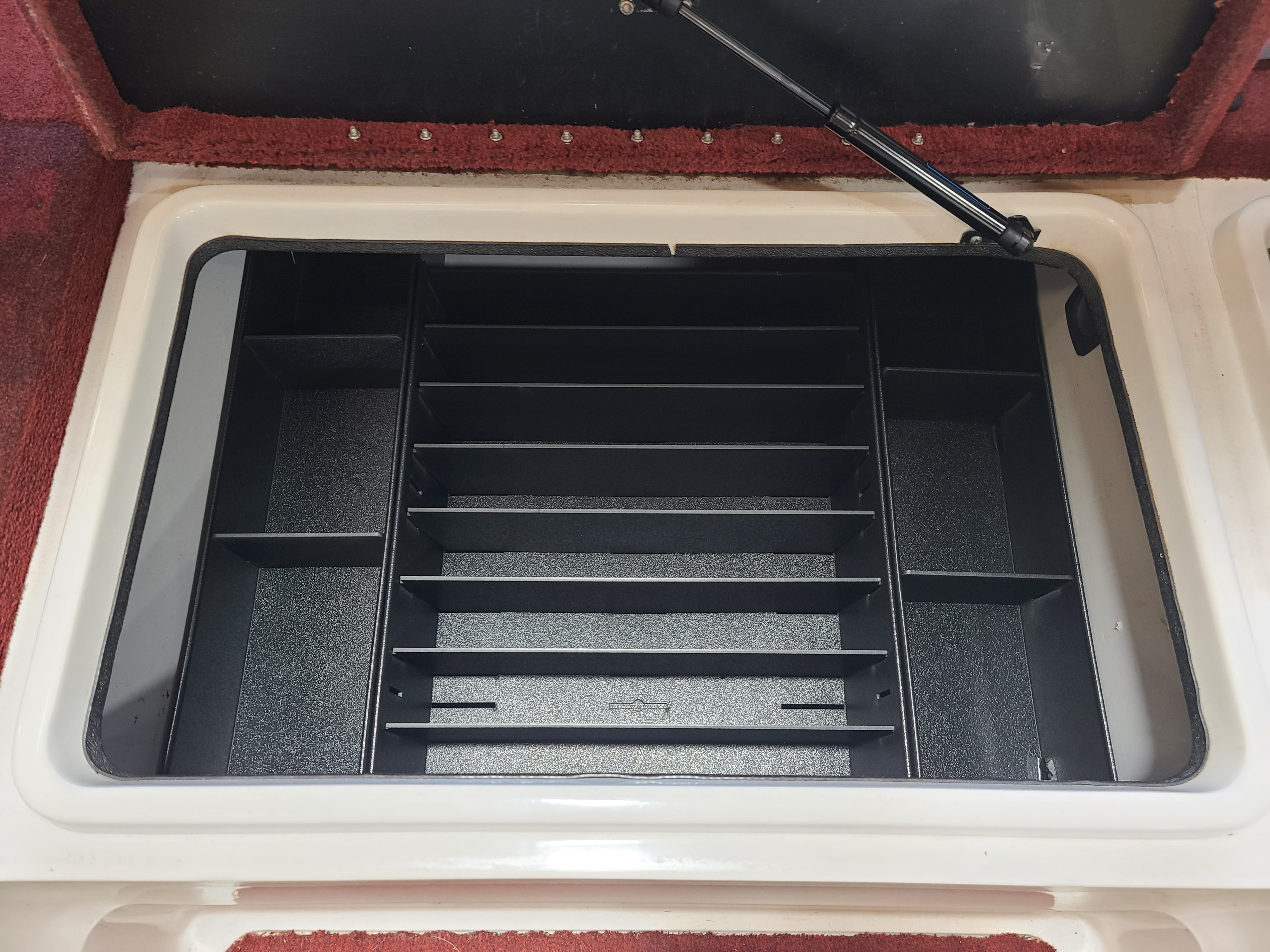NPDSTR0007 1993 STRATOS 201 PRO XL COMPARTMENT – AMPD Marine