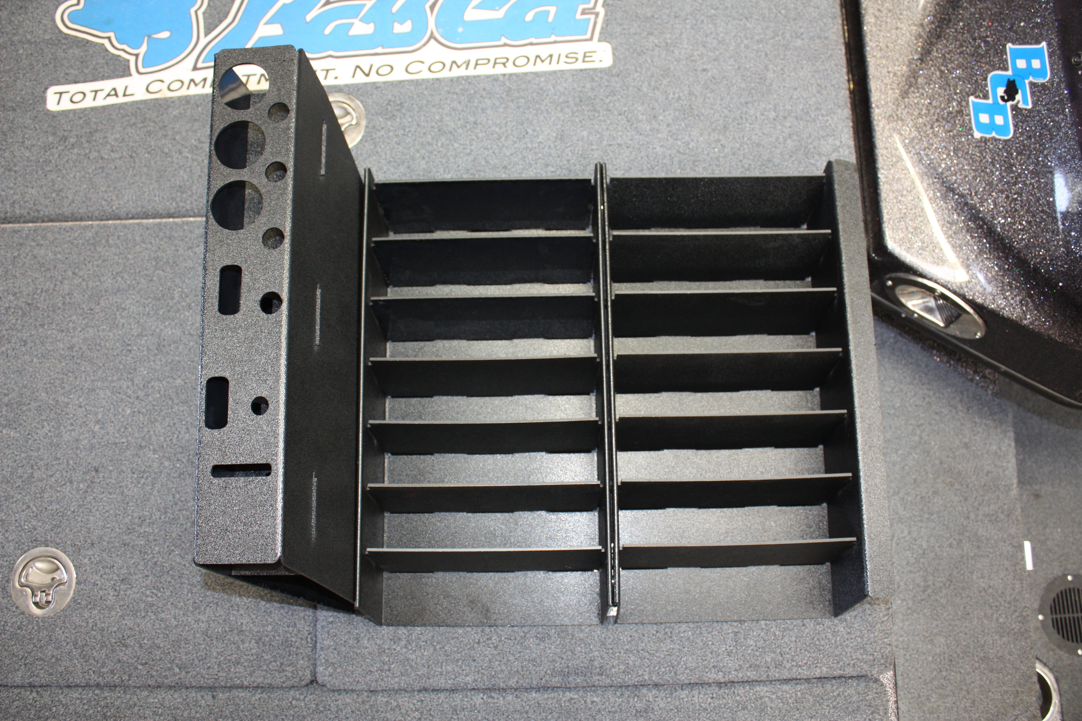 NPDBC0002 2019 BASS CAT CARACAL PLANO BOX TRAY W/DYE HOLDER – AMPD Marine